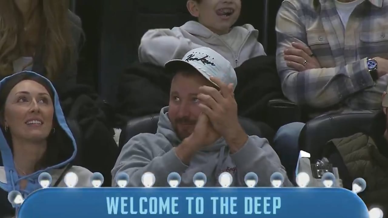 Kraken Fans Give Raleigh Standing Ovation for Mariners' Stellar Season ...