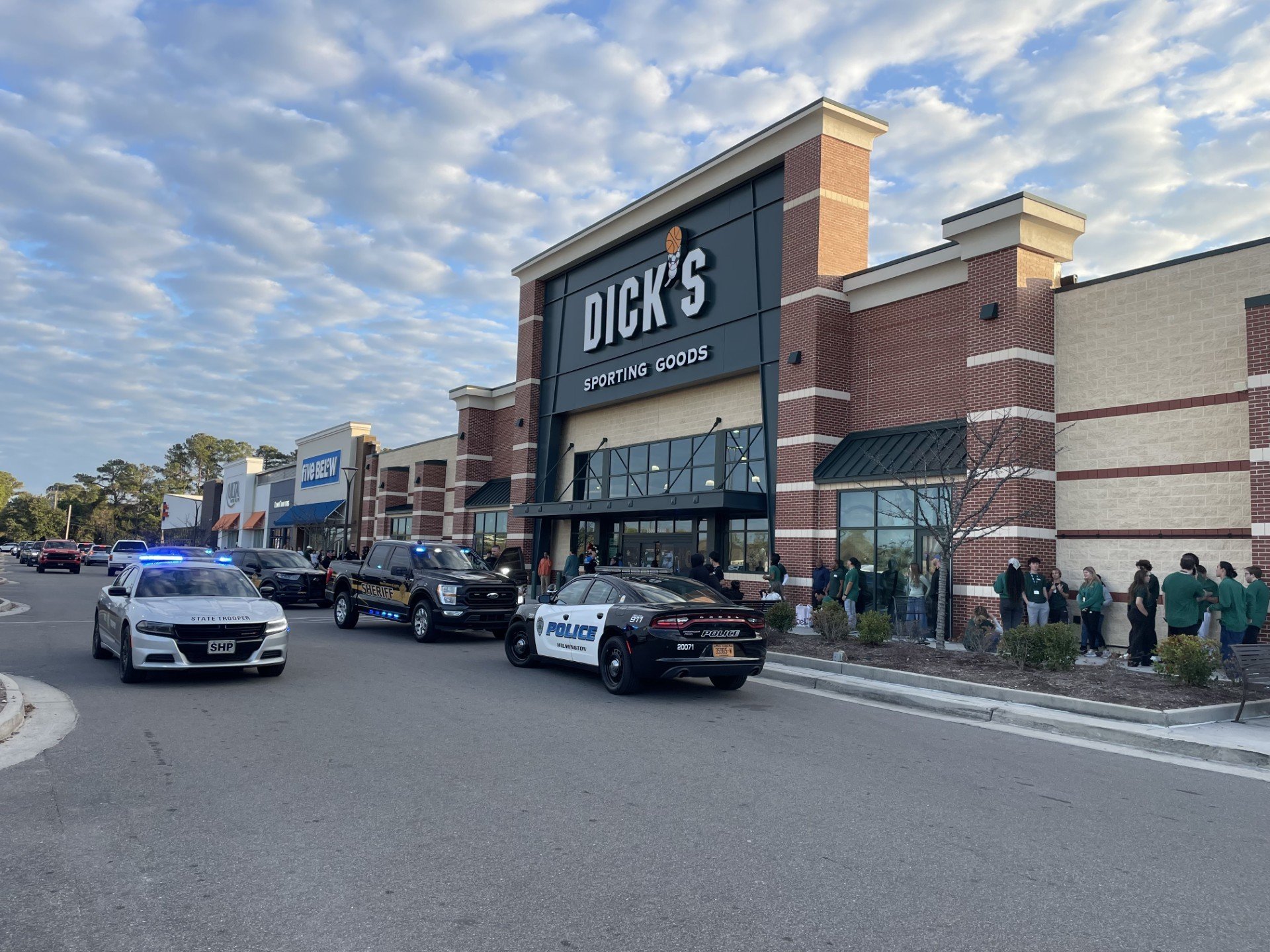Police Investigate Reports of Gunfire at Independence Mall in ...