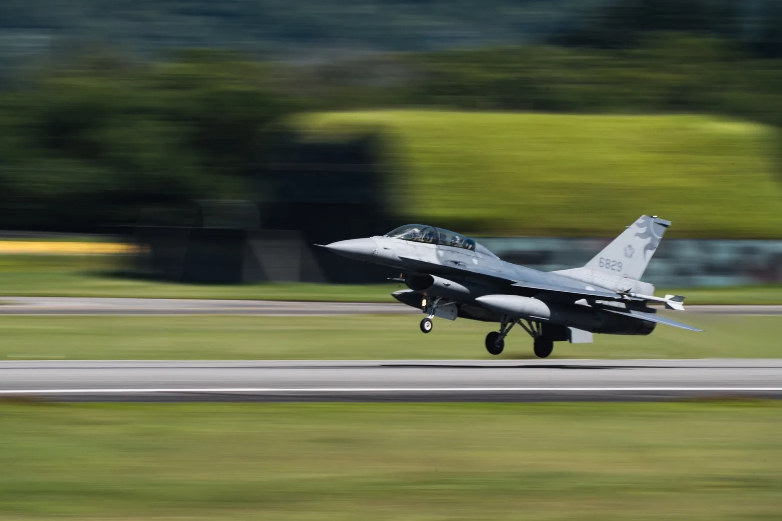 Taiwan Begins Taxi Tests for New F-16 Block 70 Fighters Amid Delivery ...
