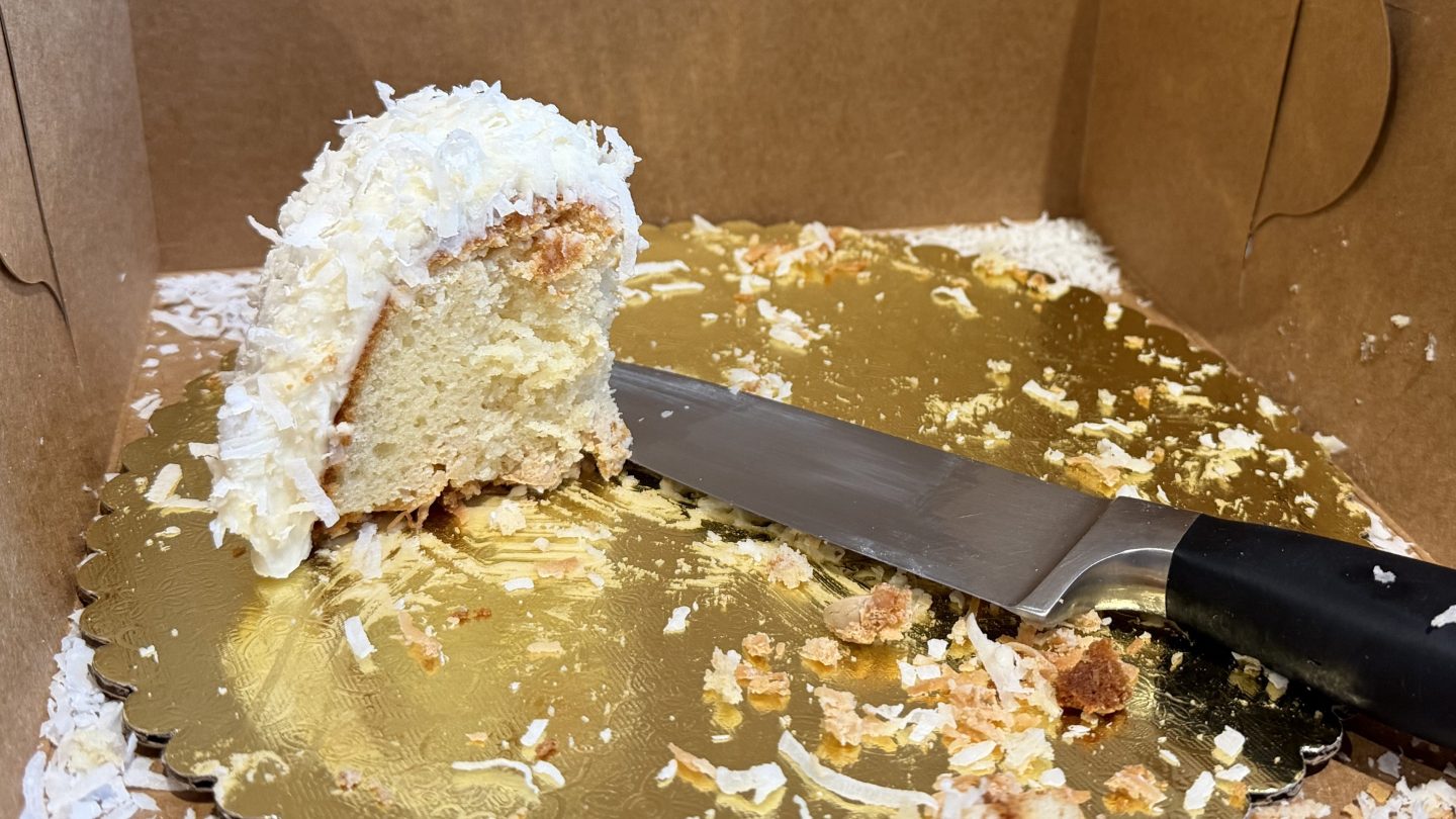 Tom Cruise's Holiday Cake Tradition: A Taste Test of the Iconic Bundt ...