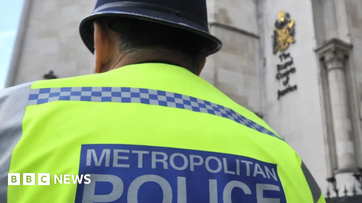 UK Police Increase Security Measures Amid Rising Antisemitism Concerns ...