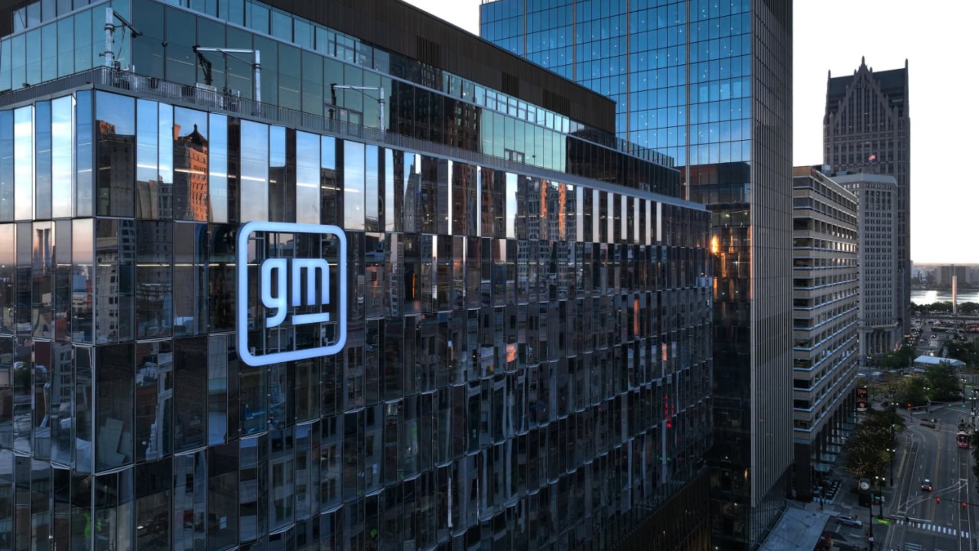 GM Unveils Symbolic New Headquarters Integrating Historic and Modern ...