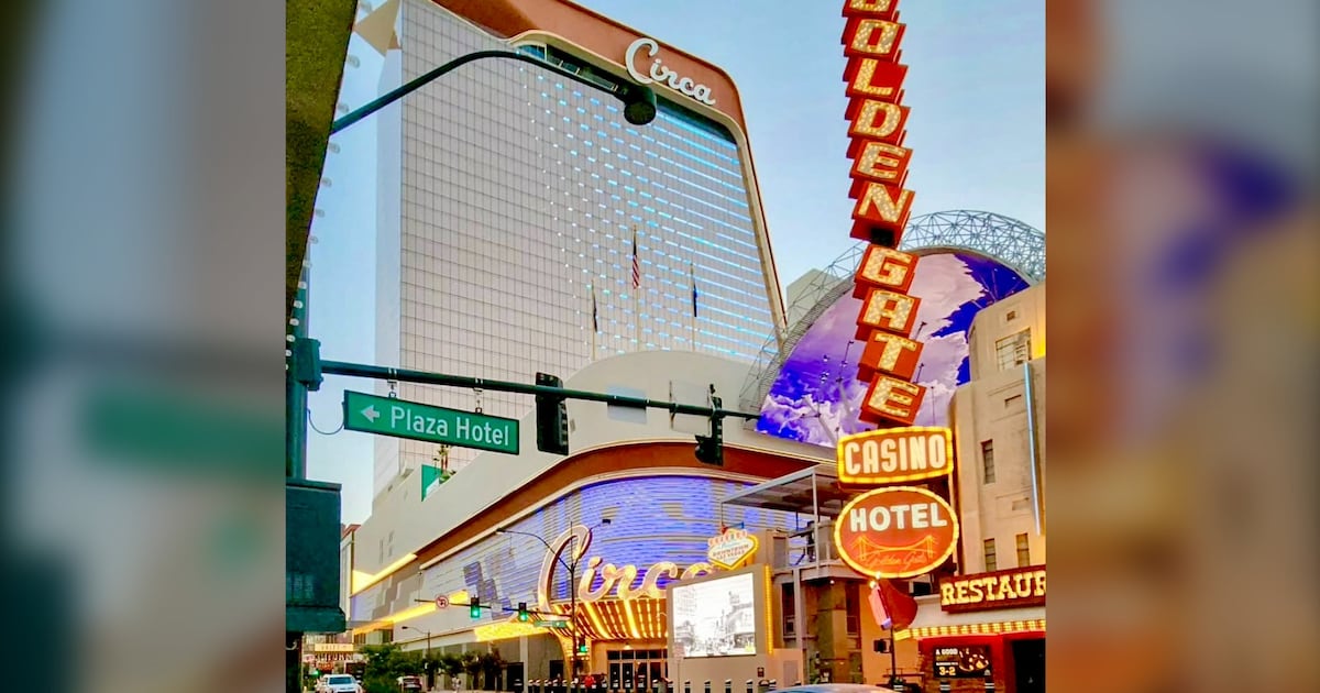 Las Vegas Hotels Accept Canadian Dollars at Par to Attract Travelers ...