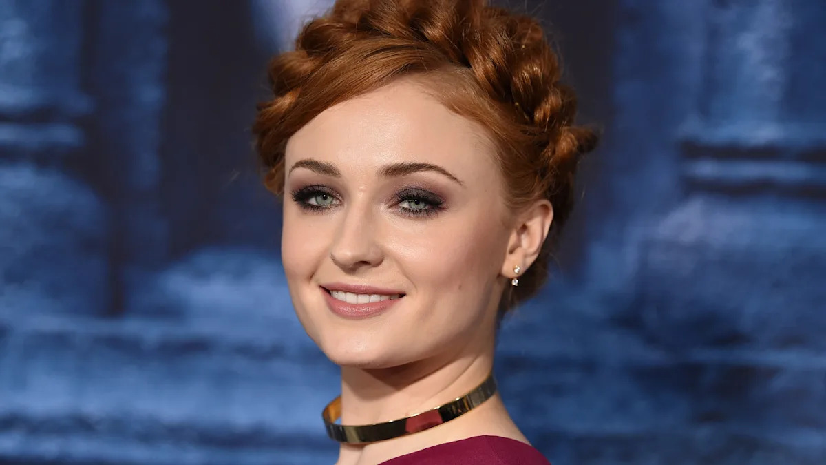 Sophie Turner Happy with Sansa Stark's Ending in Game of Thrones Finale ...