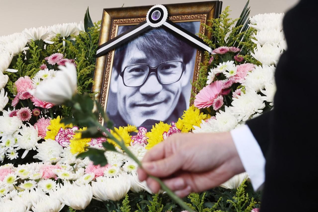 Tributes Pour In for Late Actor Ahn Sung-ki as Heartwarming Stories ...