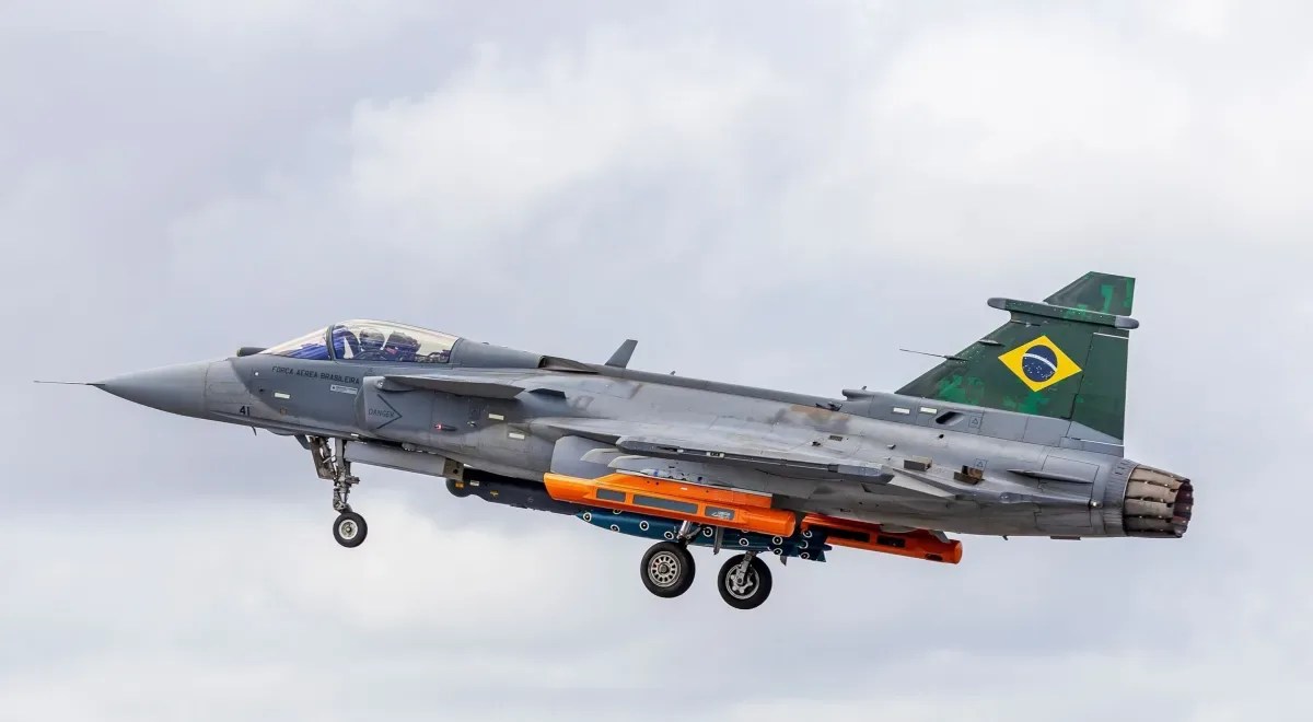 Brazilian Air Force F-39E Gripen Successfully Completes Bomb Release ...
