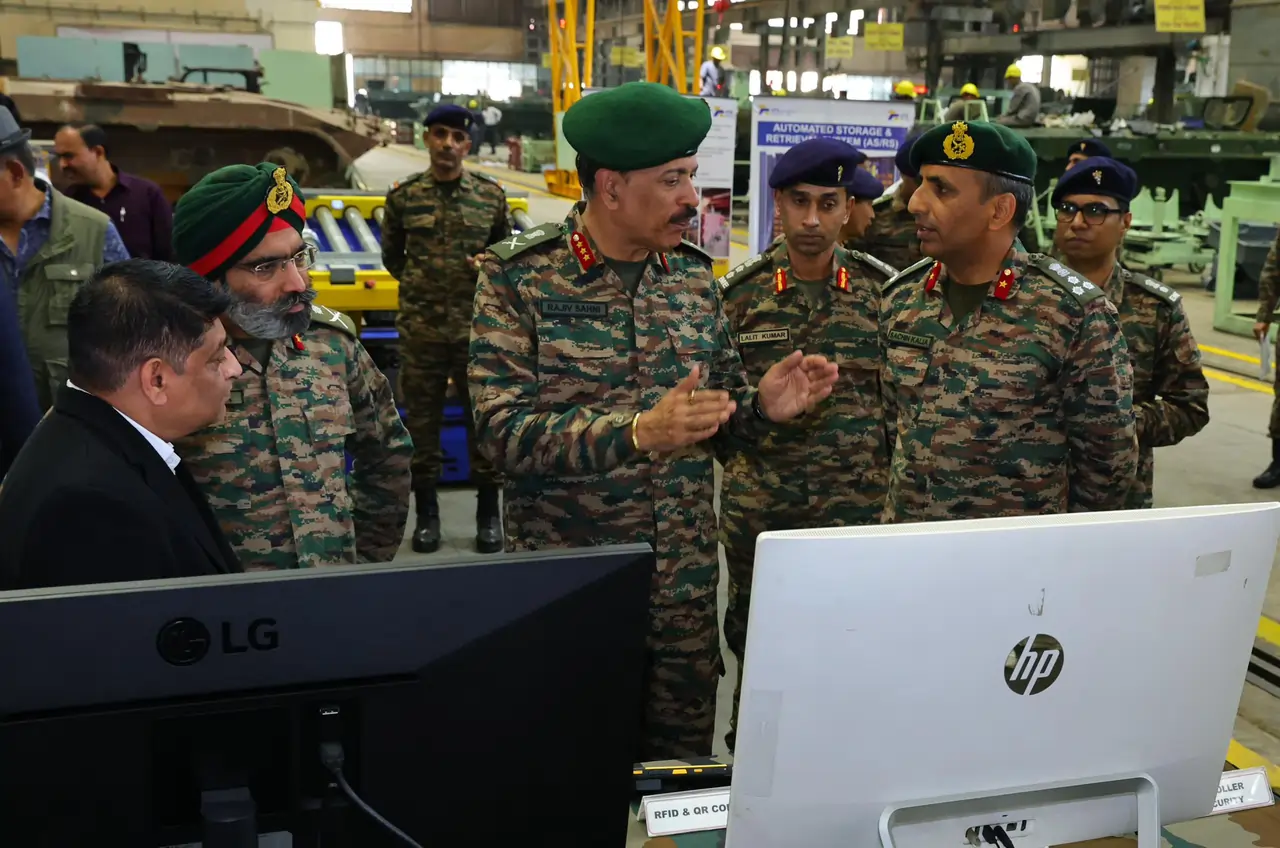 Lt Gen Rajiv K Sahni Reviews Production and Overhauling Activities at ...