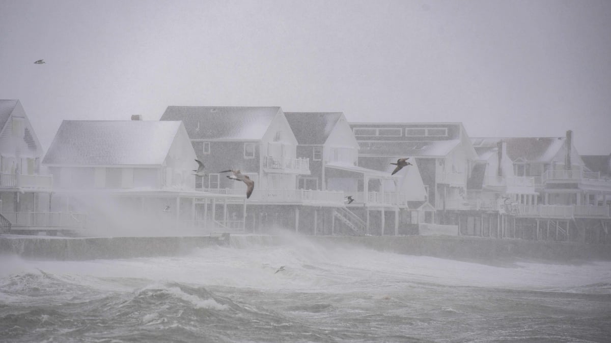 Tempête de neige exceptionnelle cause des perturbations majeures dans ...