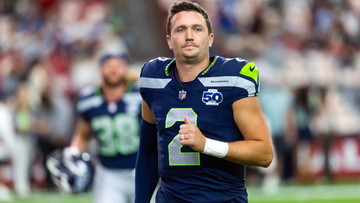 Tony Romo analyzes Super Bowl LX quarterbacks Sam Darnold and Drake ...