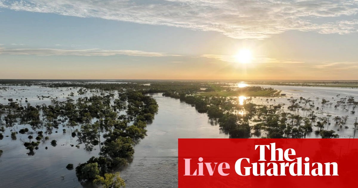 'Blue-sky flood' waters in western Queensland reach outskirts of ...