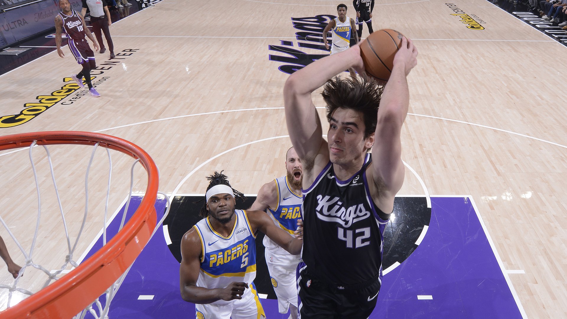 Kon Knueppel Shatters Rookie 3-Point Record as He Leads NBA in Long ...