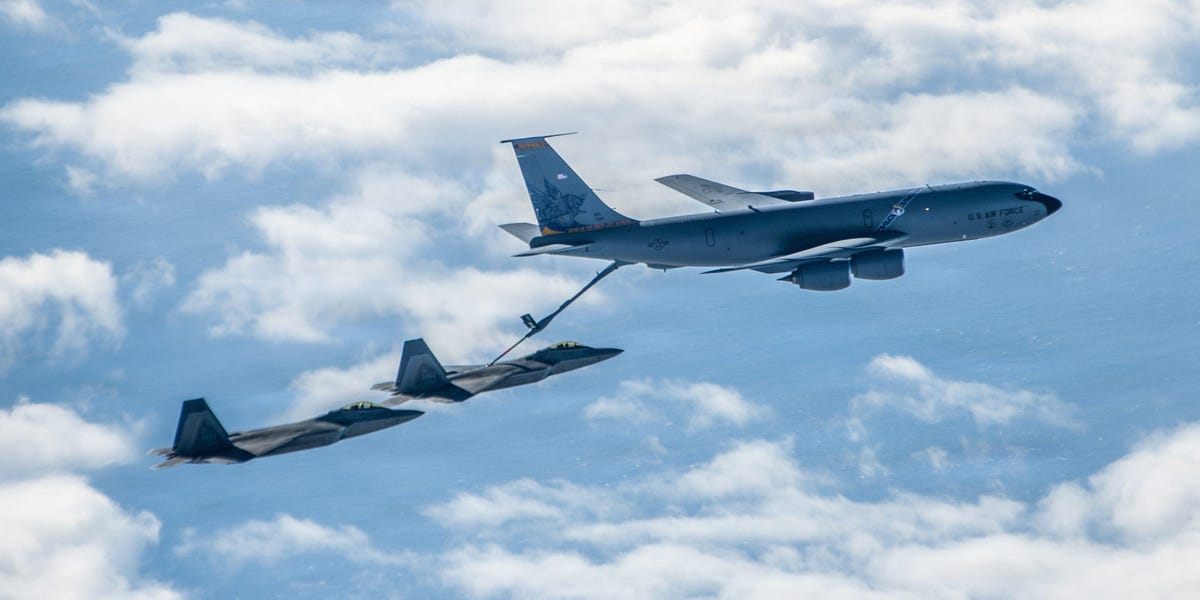 US military KC-135 refueling aircraft crashes in Iraq during Operation ...