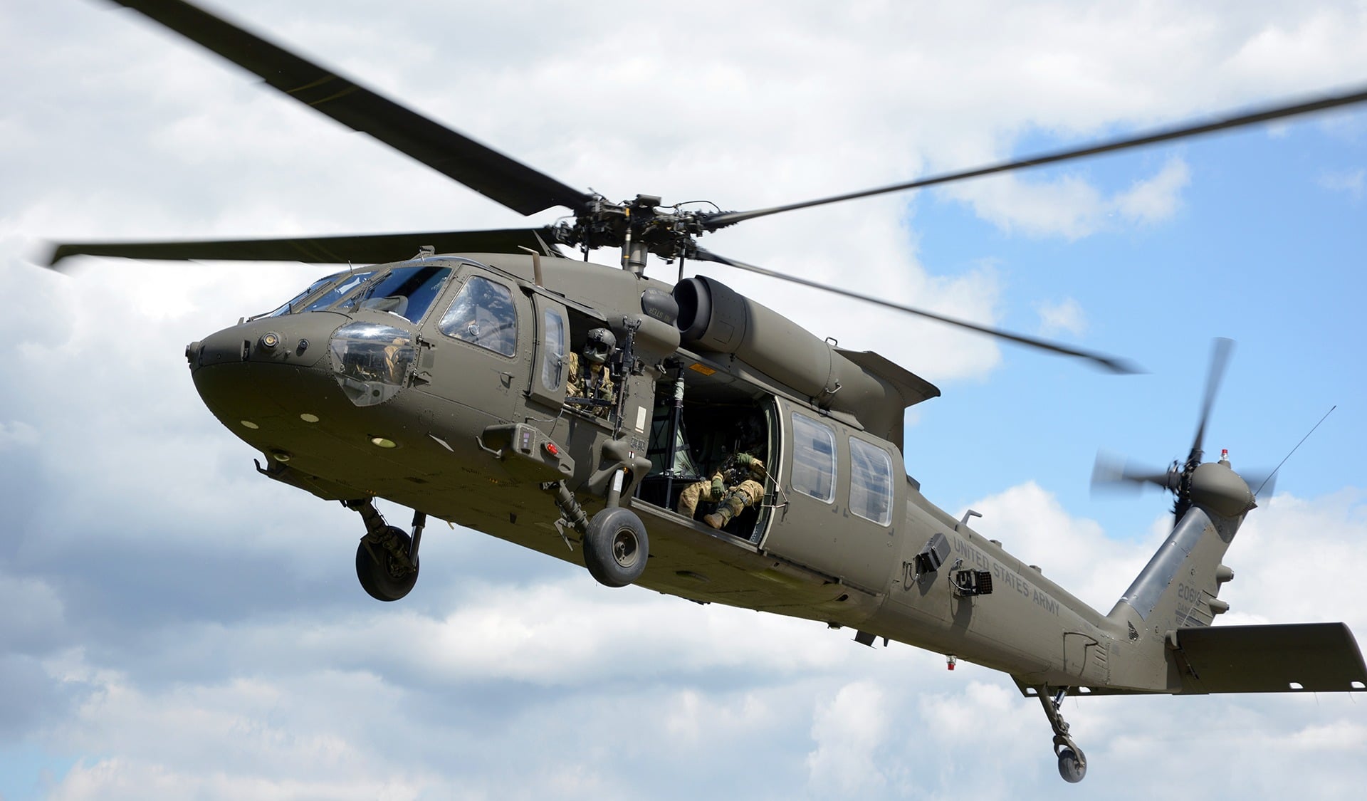 Raytheon Integrates RAIVEN Staring System into UH-60 Black Hawk ...